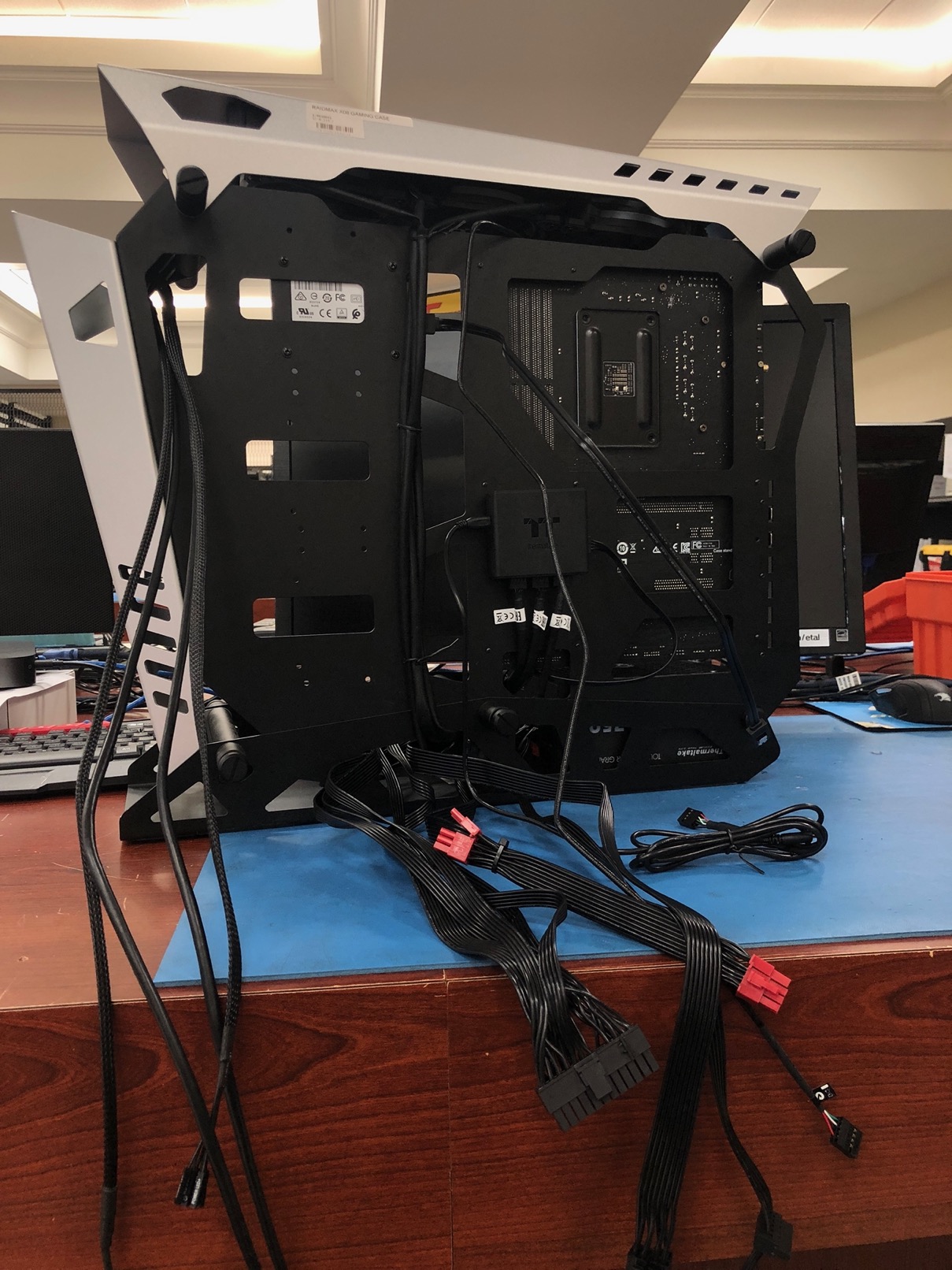 Revisiting the Fry’s Past: Build 66 (Raidmax X08) – Technical Paradise