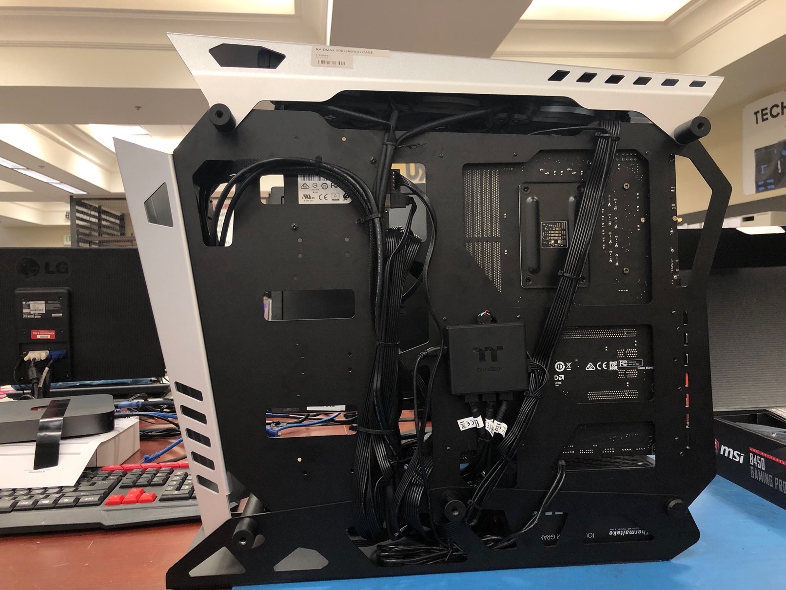 Revisiting the Fry’s Past: Build 66 (Raidmax X08) – Technical Paradise